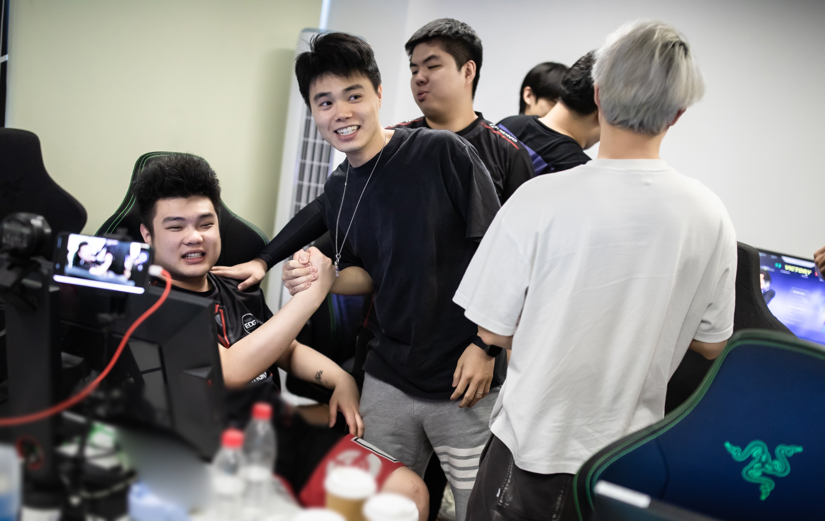 EDward Gaming take down Leviátan, advance to China's first-ever