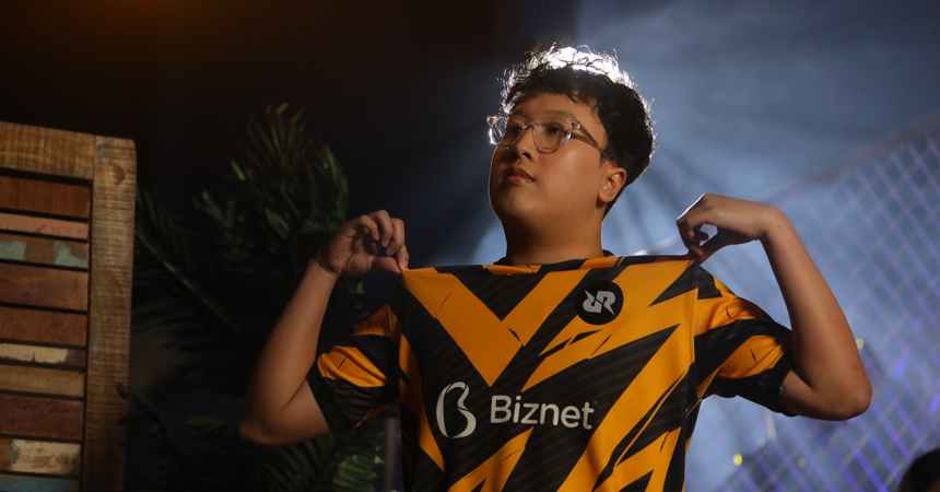 Rex Regum Qeon bench fl1pzjder | VLR.gg